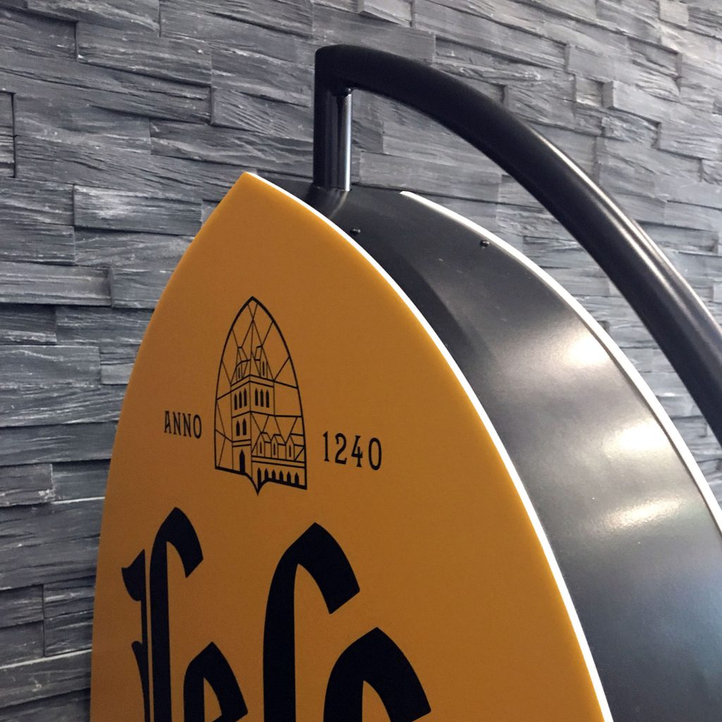 BSS ontwerpt en vervaardigd nieuwe Leffe lichtbak - Benelux